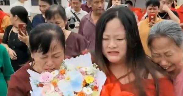 Đào sâu 98ft dưới lớp nước ngầm, phát hiện vật thể “tỏa mùi thơm” dài ...