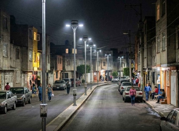 Mexico gắn loại đèn đường thông minh có khả năng diệt côn trùng mà ...