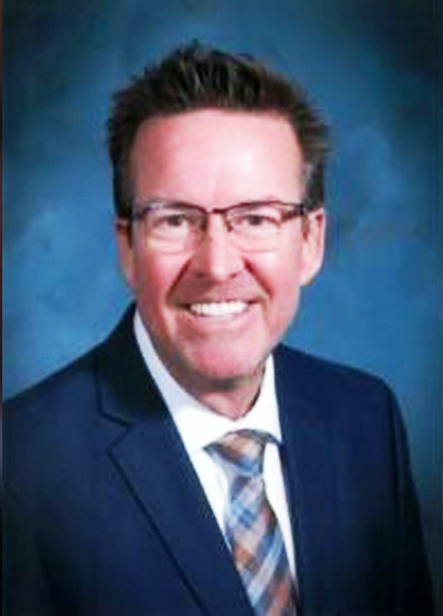 Quận Cam: Buồn chuyện gia đình, ông hiệu trưởng tự tử tại Disneyland ...